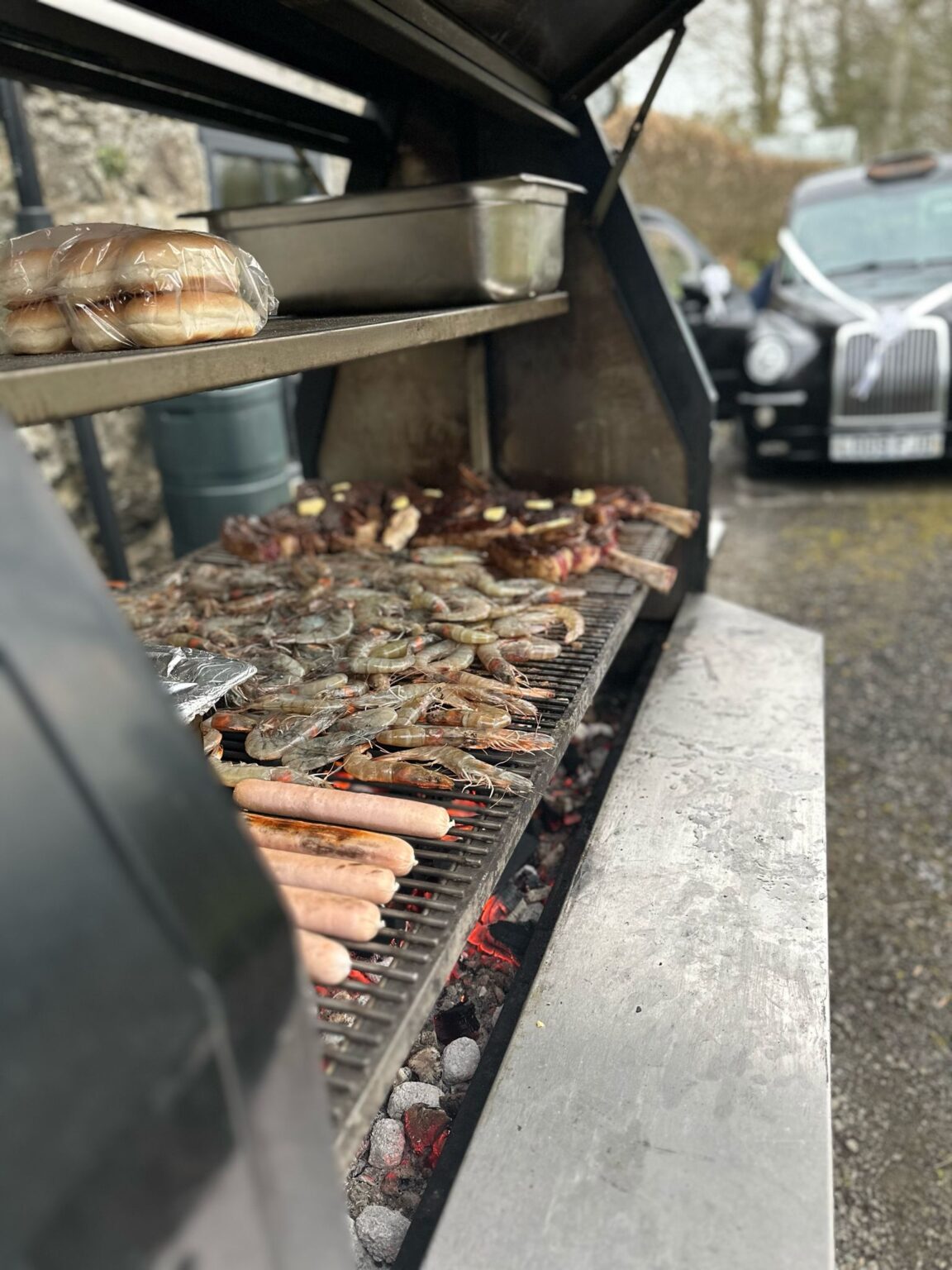 How to Feed 100 People Fast with Mobile BBQ Catering